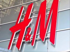 (H&M 마케팅전략 PPT) H&M 성공요인,생산분석및 H&M 마케팅 4P,STP,SWOT분석및 향후방향제안 파워포인트-1페이지